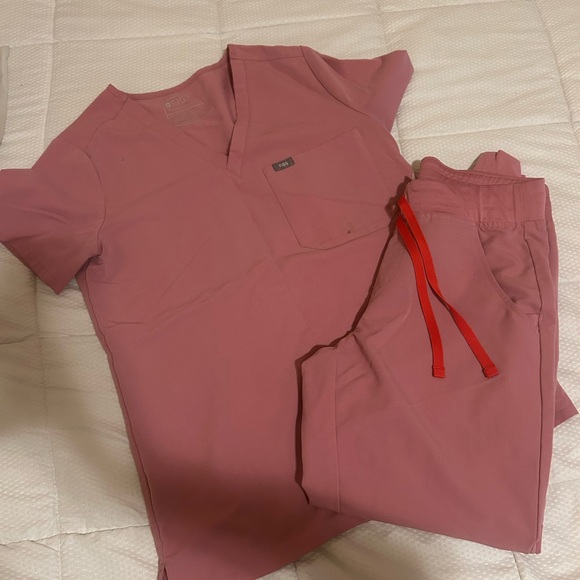 Figs | Other | Figs Womens Pink Scrub Set With Red Drawstring | Poshmark